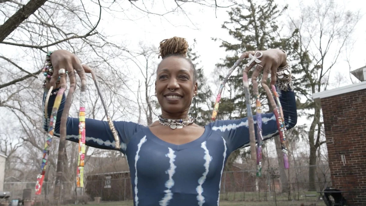 Inside the life of Dee, who has 12-inch-long fingernails